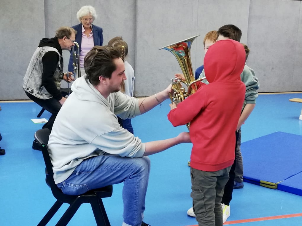 Zusammenarbeit mit der Grundschule – die Bläserklasse – Kath. Kirchenmusik Heidesheim